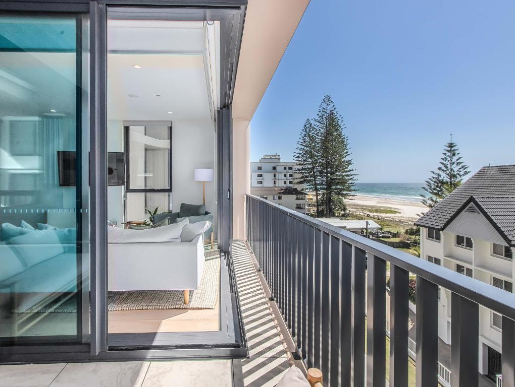 Hemingway Palm Beach - Premium Oceanview Apartments by Burleigh Letting ...