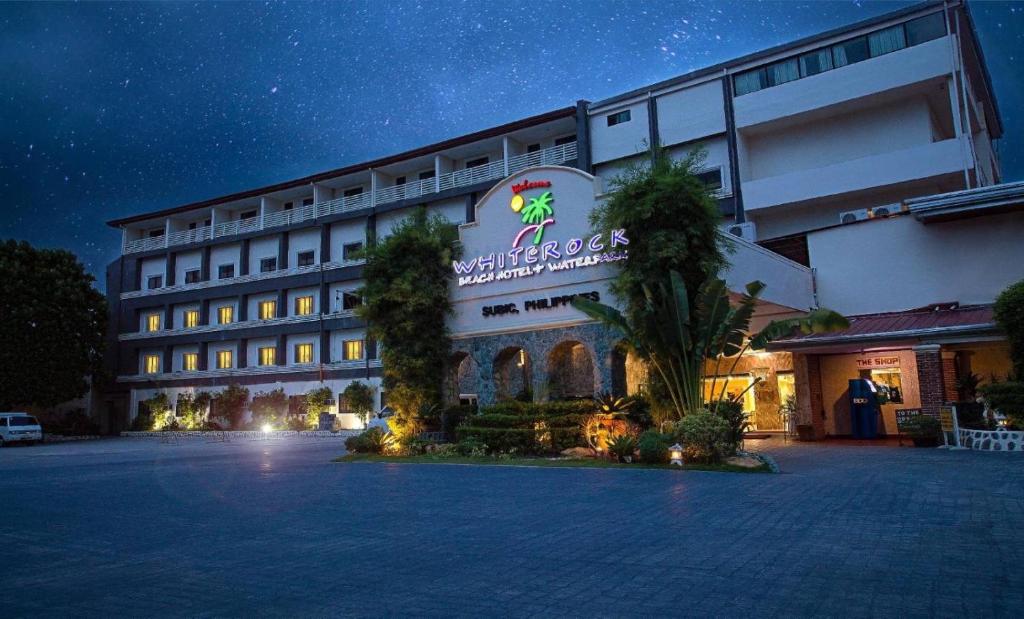 Whiterock Beach Hotel and Waterpark, Subic (updated prices 2025)