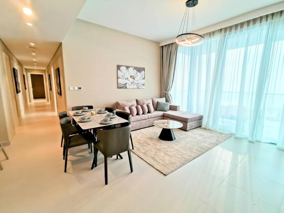 Like Home - 5401 Modern Apartment with Burj Khalifa view, Dubai ...