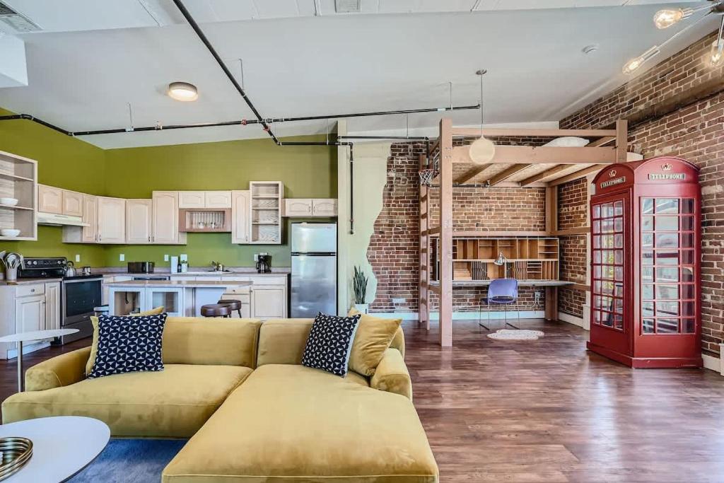 Historic Loft in Ballpark 30 Day Stay Sleeps 4, Denver (updated prices ...