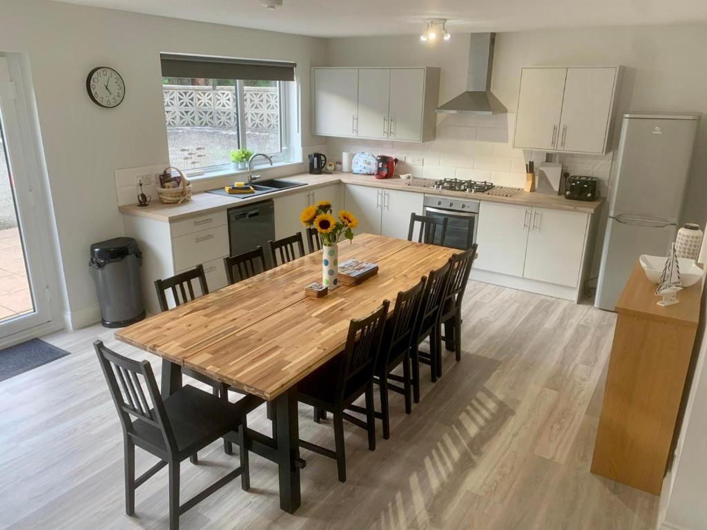 Bright, Spacious 5-Bed, 4-Bathroom home on Loch Soy, Portsoy (updated ...