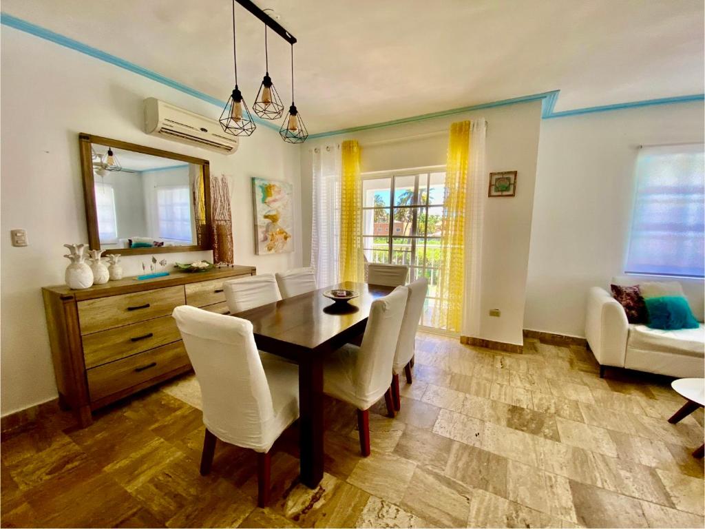 Madonna Pool Beach los Corales, Punta Cana (updated prices 2024)