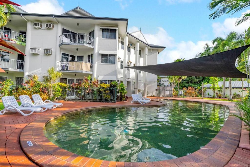 Leafy Solace - A Contemporary Cairns City Hideaway, Cairns (updated ...