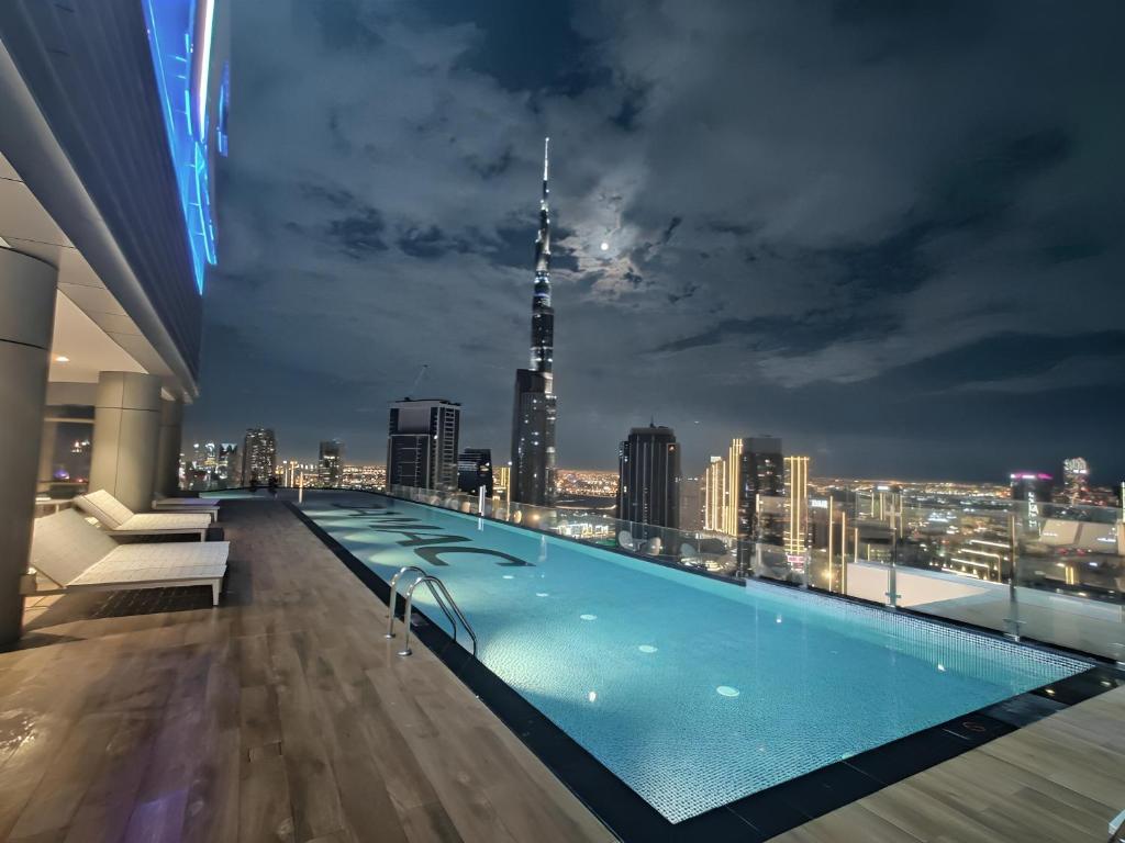 Luxury 2-Bed in Paramount Midtown Hotel Full Burj Khalifa Views 64th ...