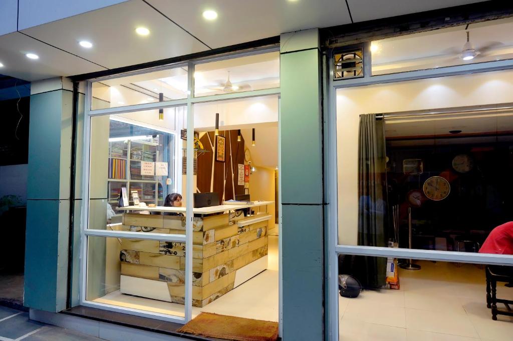 Subhash Hotel, Prayagraj (updated prices 2025)