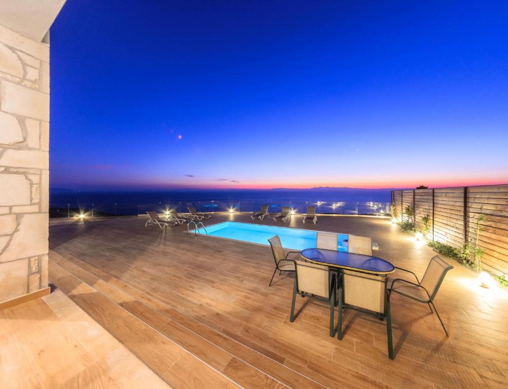 Sunset Vista Villas Deluxe I, Orthoniaí (updated prices 2025)