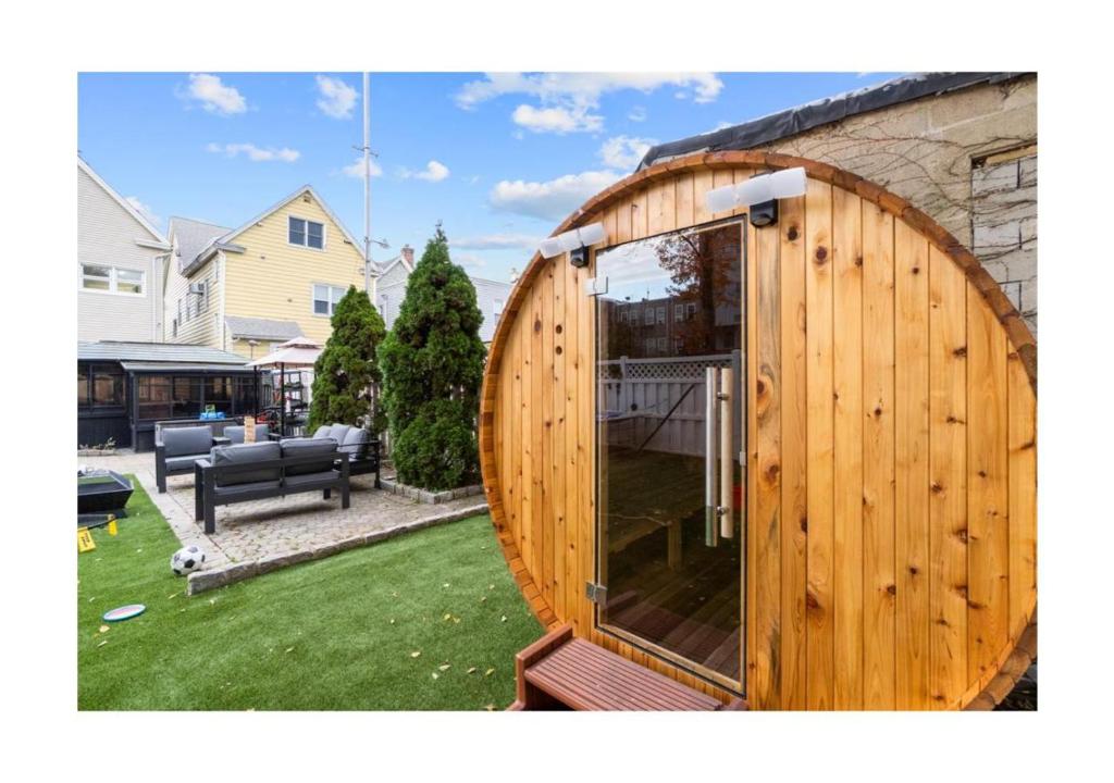 Epic Spa & Play Retreat NYC EWR Sleeps 30!, Bayonne (updated prices 2025)