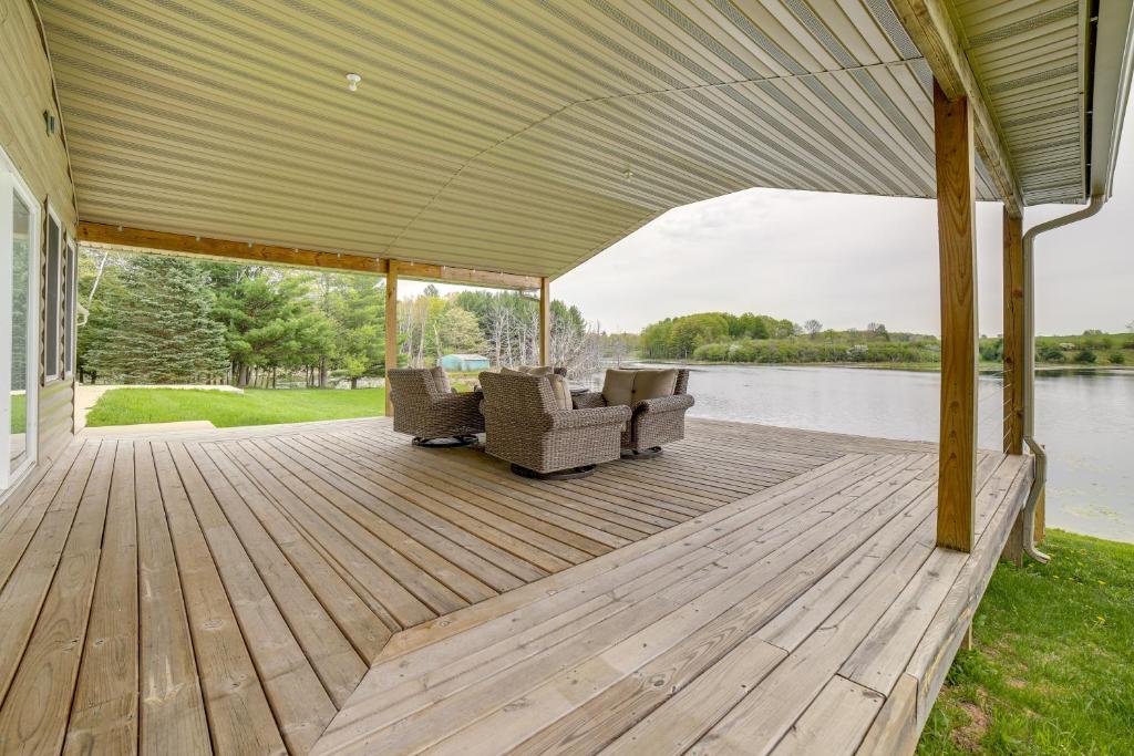 Waterfront Evart Getaway with Fire Pit on 82 Acres!, Evart (updated ...