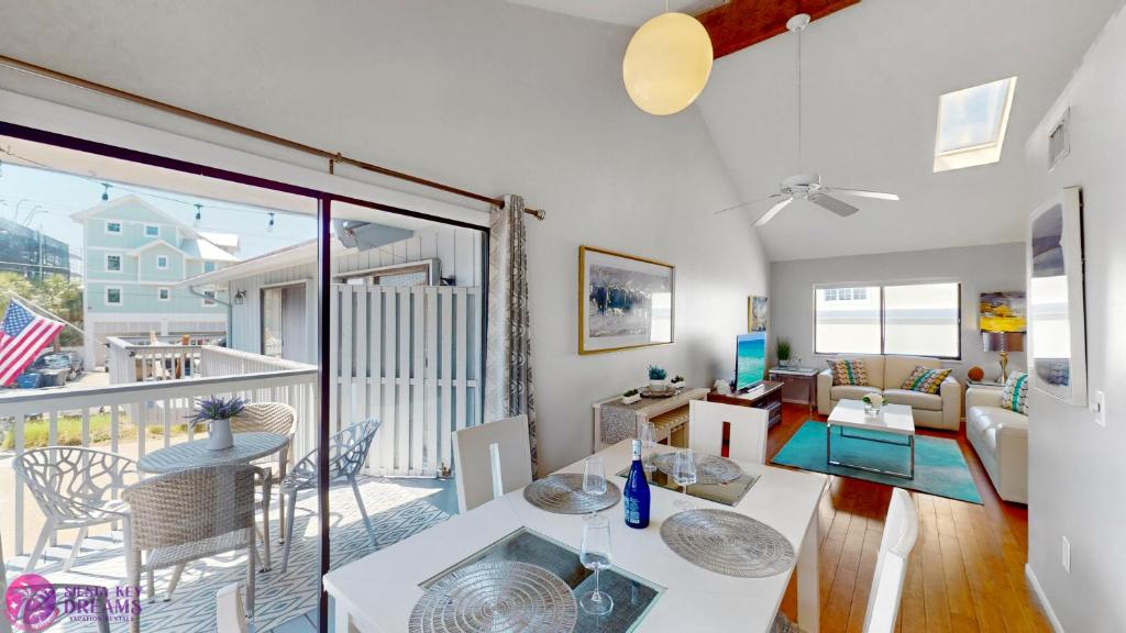 Beach Road Condo, Private Deck, Siesta Key Village and Beach Walkable ...