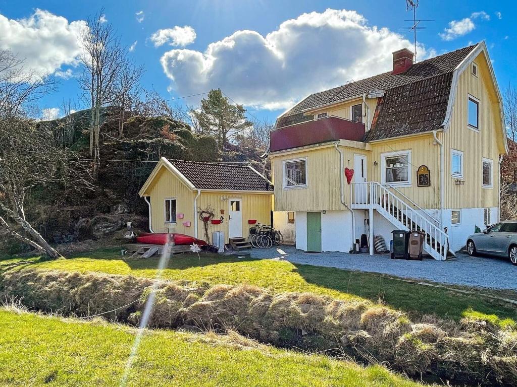 8 person holiday home in KLÖVEDAL-By Traum, Klövedal (updated prices 2026)