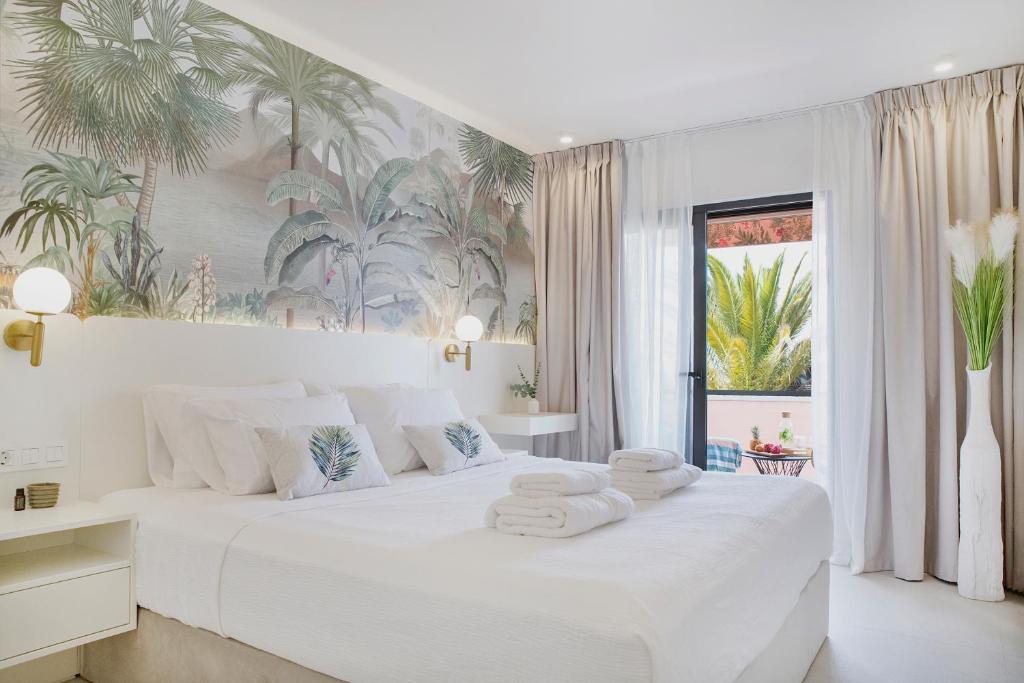 TMS Veramar Apart Hotel,Beachfront,Pool&Parking, Los Cristianos ...
