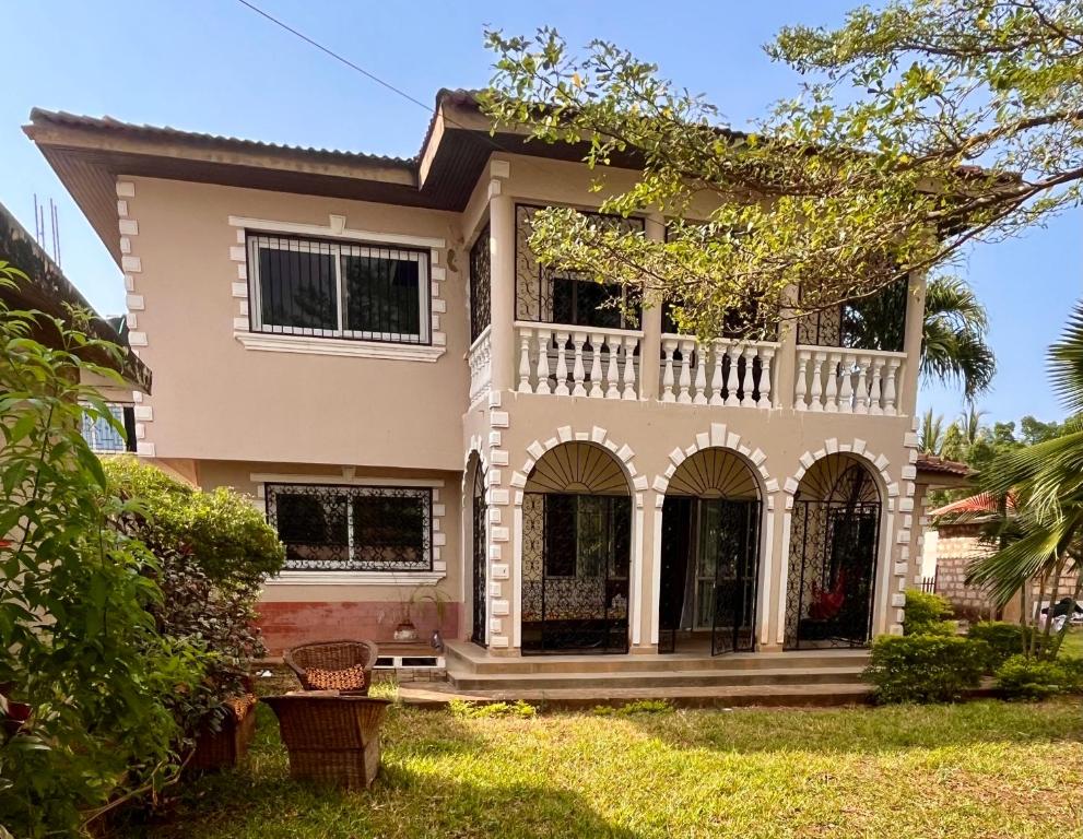 Akogo House - BnB , Hostel, Backpackers & Volunteer Center, Mombasa ...