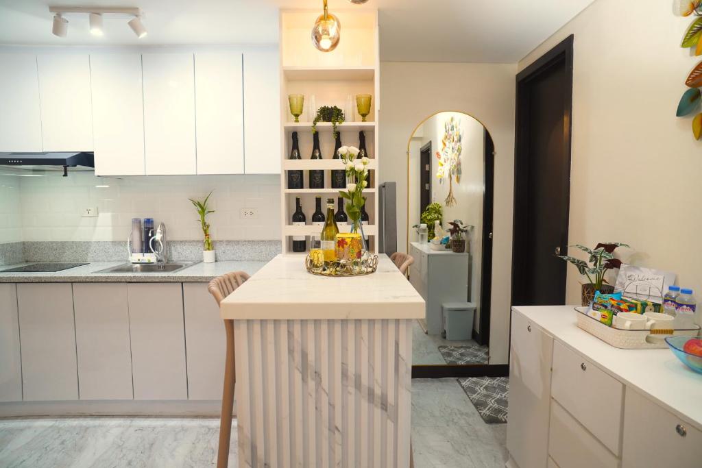 San Lorenzo Place Mall & Residences Tower 3 by Magallanes MRT station Makati, Manila (updated ...