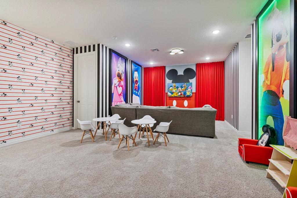 Luxury Villa 9 bedrooms Pool - Room at Solara, Kissimmee (updated ...