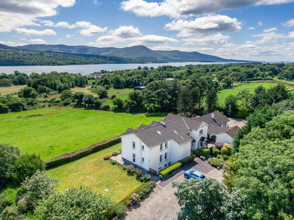 Large 5 bedroom home to sleep 10 people with wonderful sea views ...