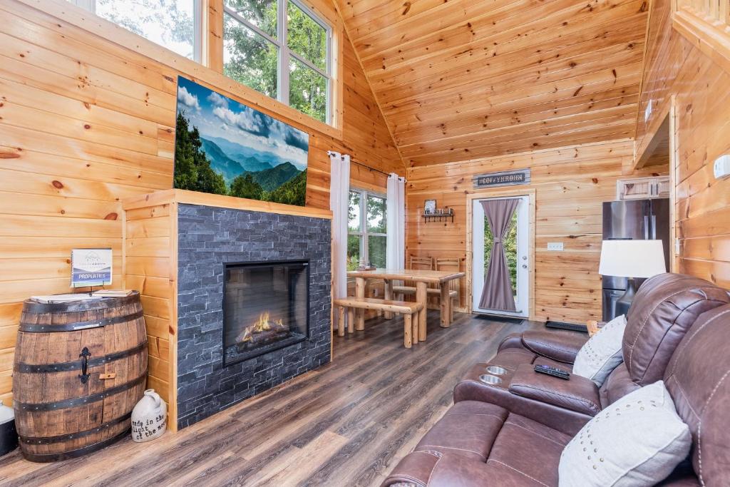 Fully Loaded Cabin In Heart Of Pigeon Forge, Pigeon Forge (updated ...