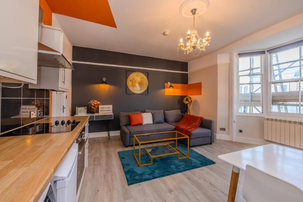 Amazing 2 Bedroom Flat Next To Brighton Beach Sleep 6, Brighton & Hove ...