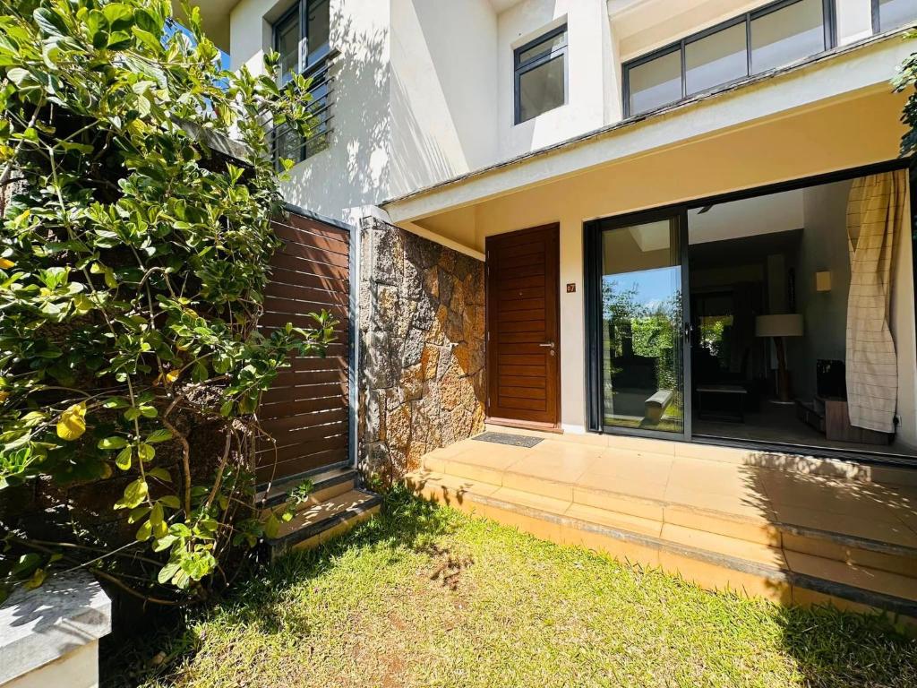 Haut Rivage 7C, Roches Noires (updated prices 2025)