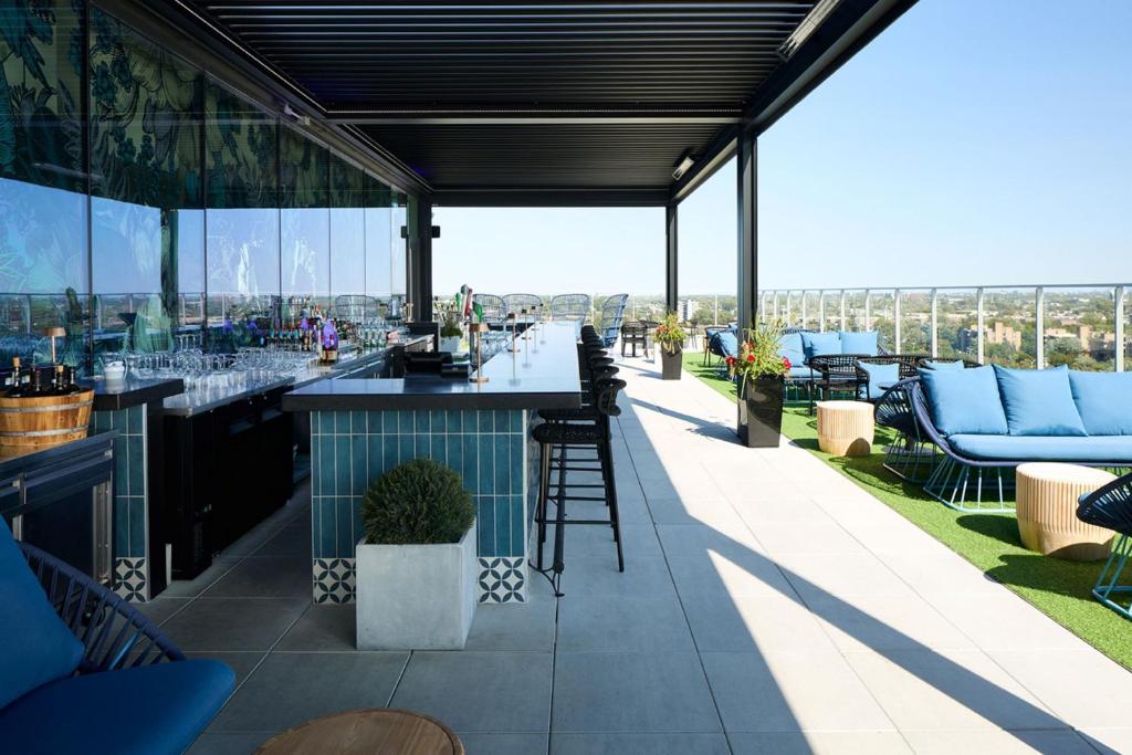 Courtyard by Marriott Montreal Laval, Laval (updated prices 2025)