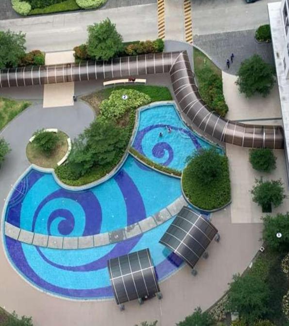 Cozy retreat w Balcony, Netflix, Pool, near BGC, Manila (precios ...