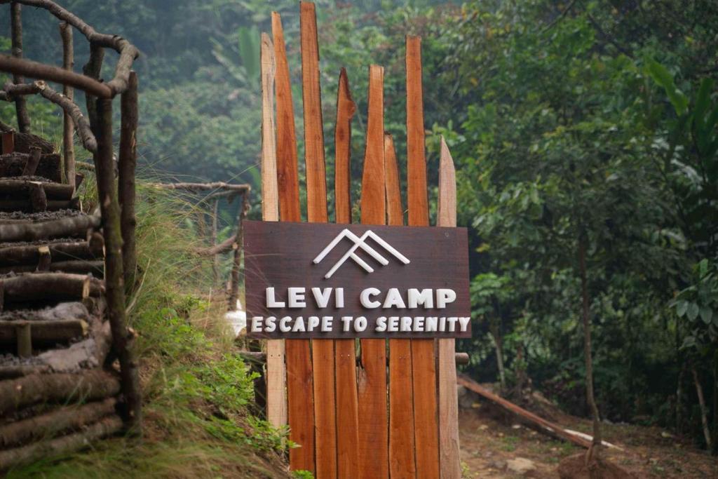 Levi Camp, Brujul (updated prices 2026)