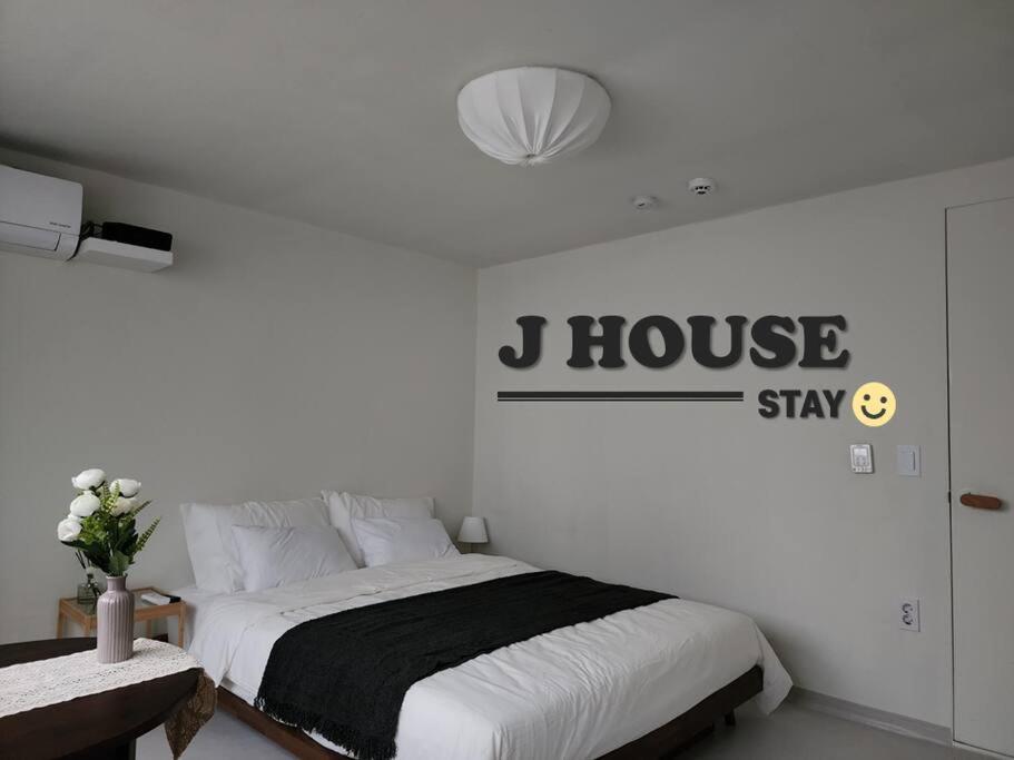 Jhouse 2room 2bed konkuk univ station in 3min, Seoul (updated prices 2025)