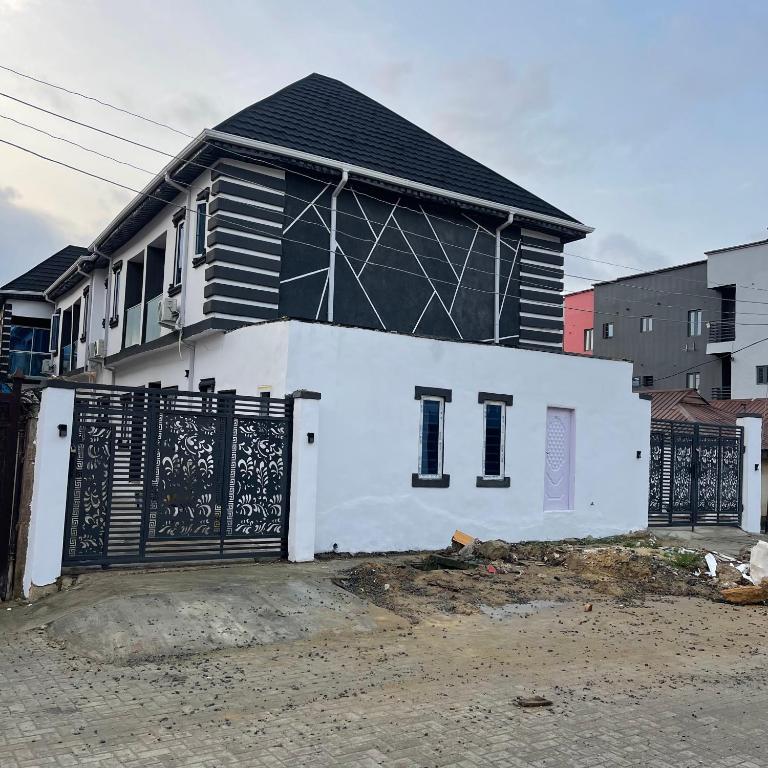 Nextdoor Homes of Luxury, Shomolu (tarifs actualisés, 2025)