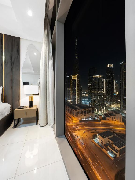 Paramount midtown Infinity Pool with Burj View, Dubai (updated prices 2025)