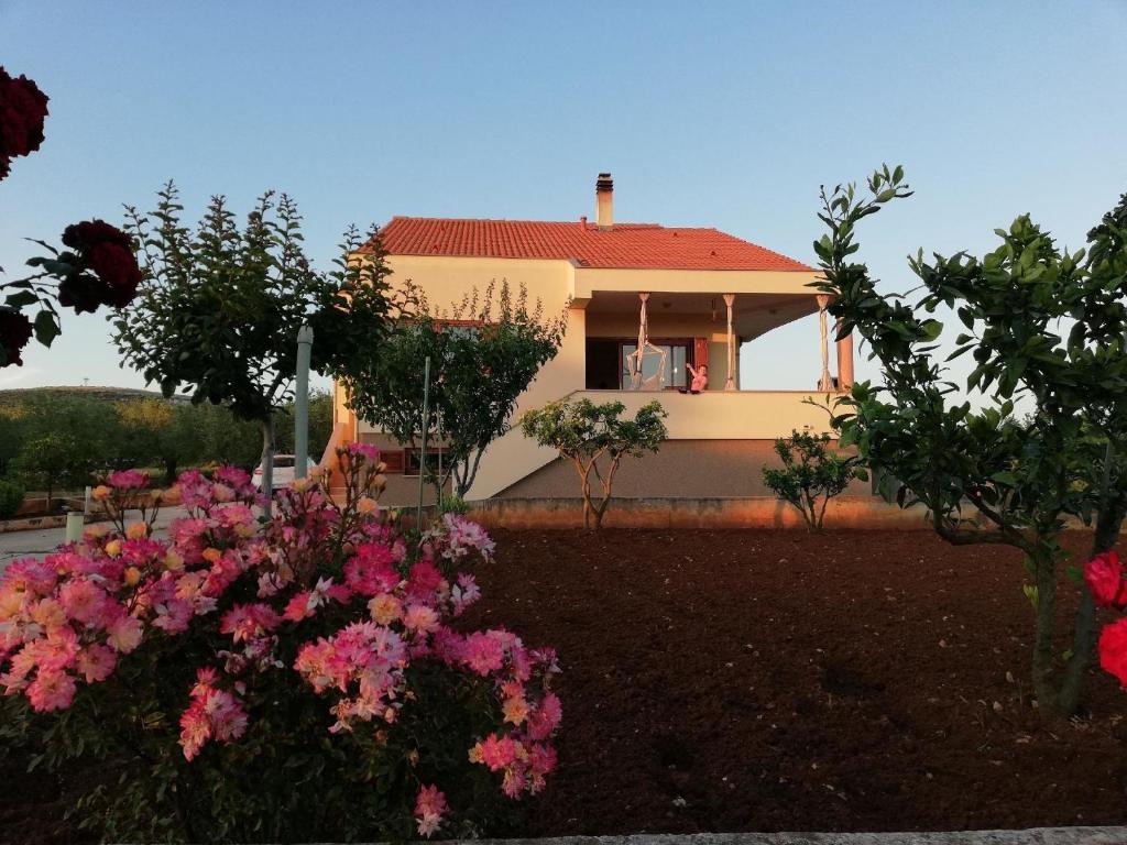 Ferienwohnung in Turanj mit Großem Garten, Turanj (updated prices 2025)