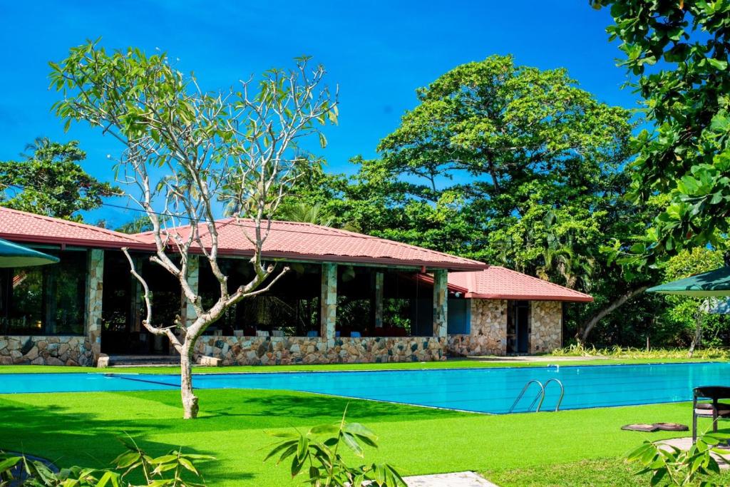 Queensbury Lake Resort, Talpitiya (precios actualizados 2025)