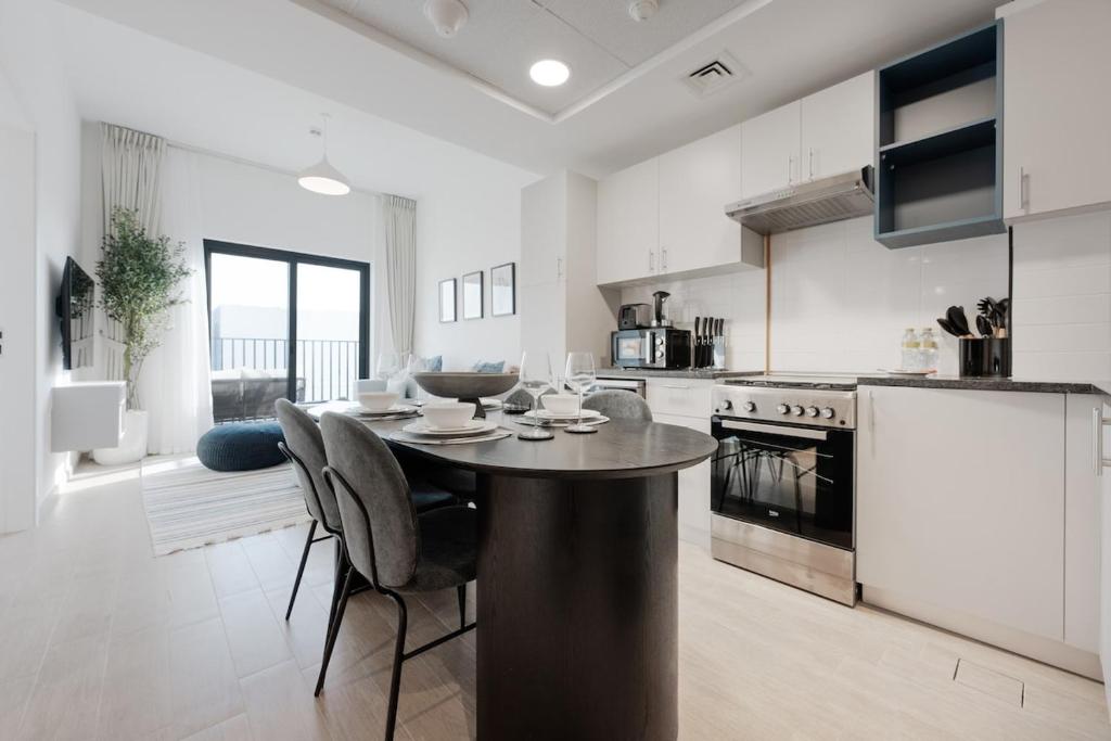 Soothing 1-Bedroom with a modern kitchen and dining area in Jebel Ali ...