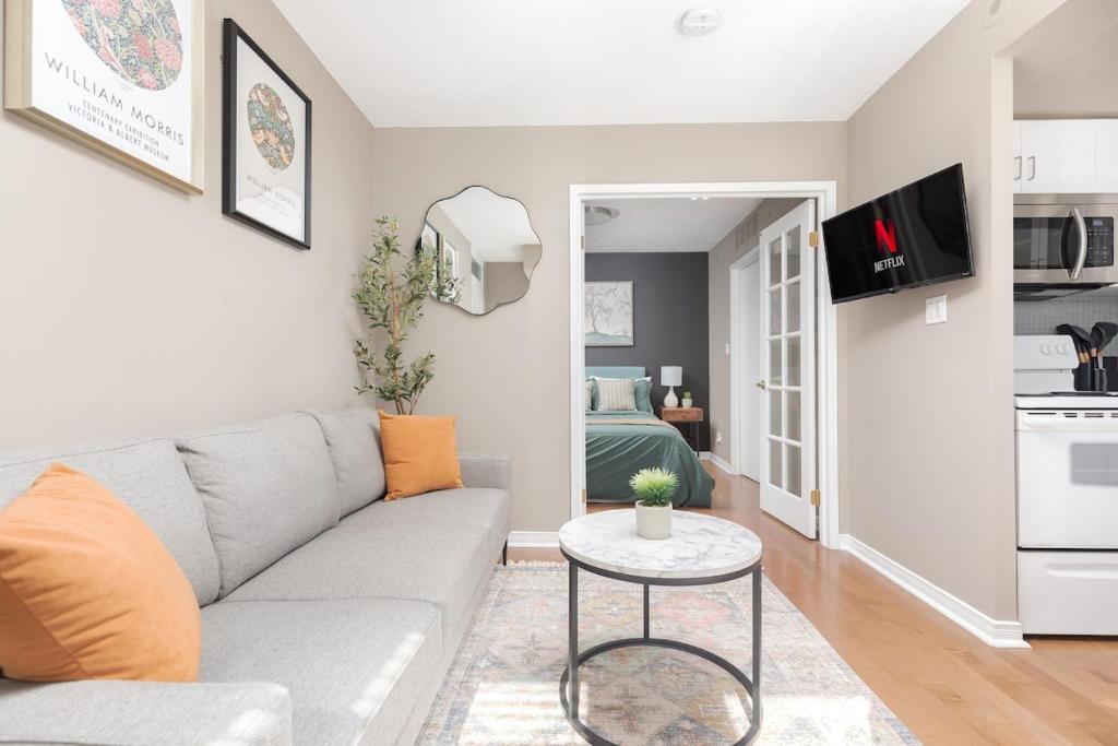 Comfy Liberty Village Home 1BD Steps from King St, Toronto (updated ...