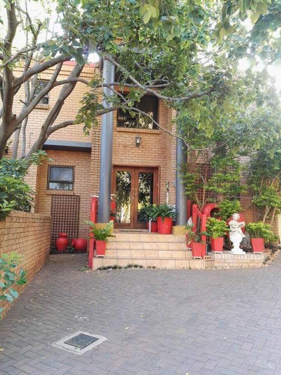 Edna's Space, Centurion (updated prices 2025)