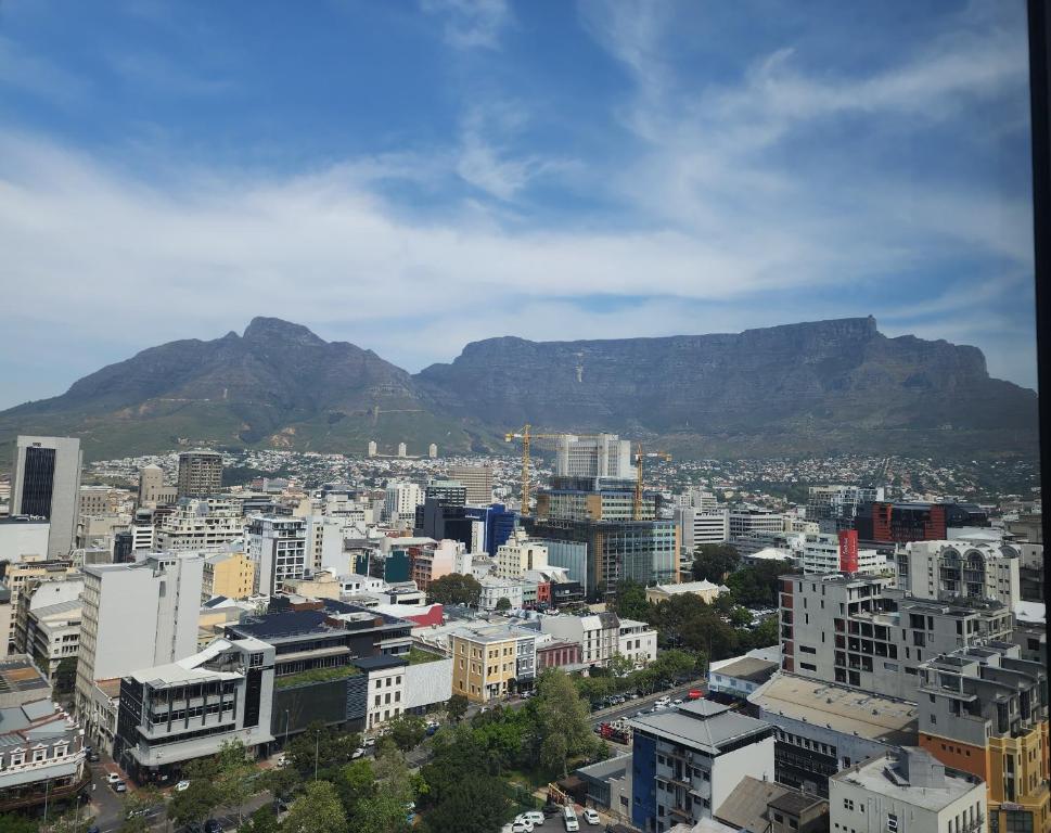 El Roi Coastal & Central Suites with Mountain Views, Cape Town (updated ...