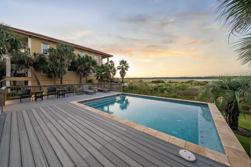 Waterfront Beach Oasis Private Pool Deck & BBQ, Gulf Shores (updated ...