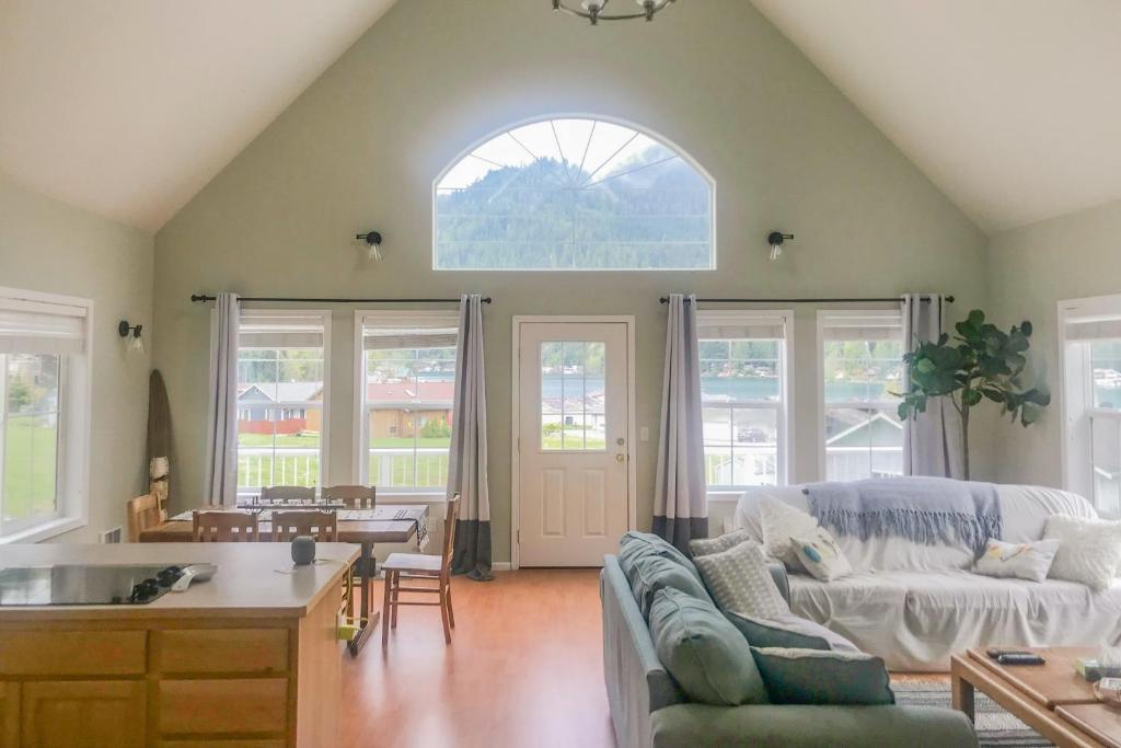 Lake Sutherland Surprise, Port Angeles (updated prices 2025)