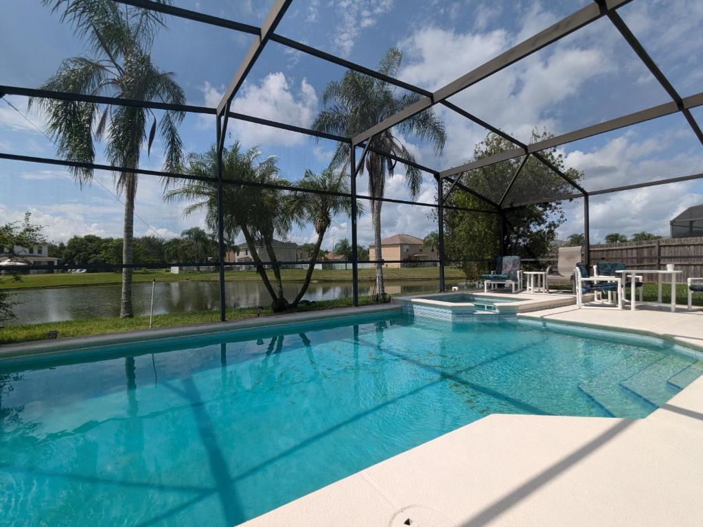 Large lakeside 5 bed villa with private pool, Kissimmee (updated prices ...