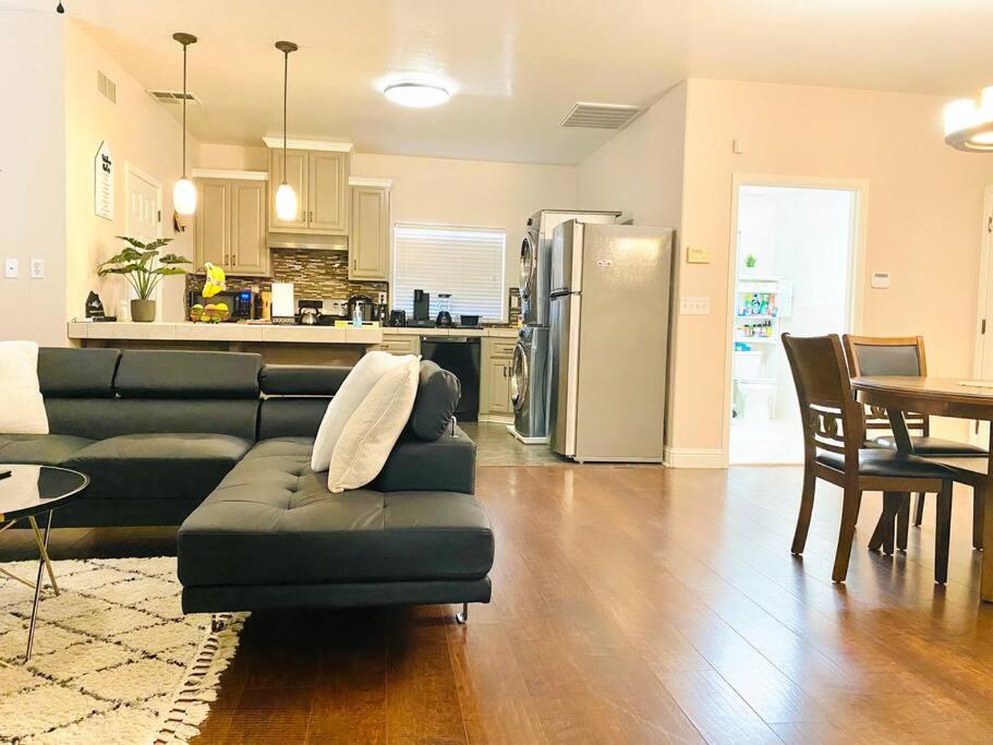 2 BR guest house with private parking & entrance, Bakersfield (updated ...