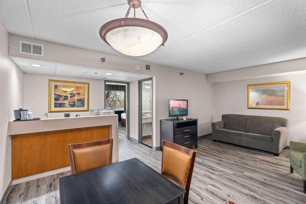 Quality Inn & Suites Mall of America - MSP Airport, Bloomington ...