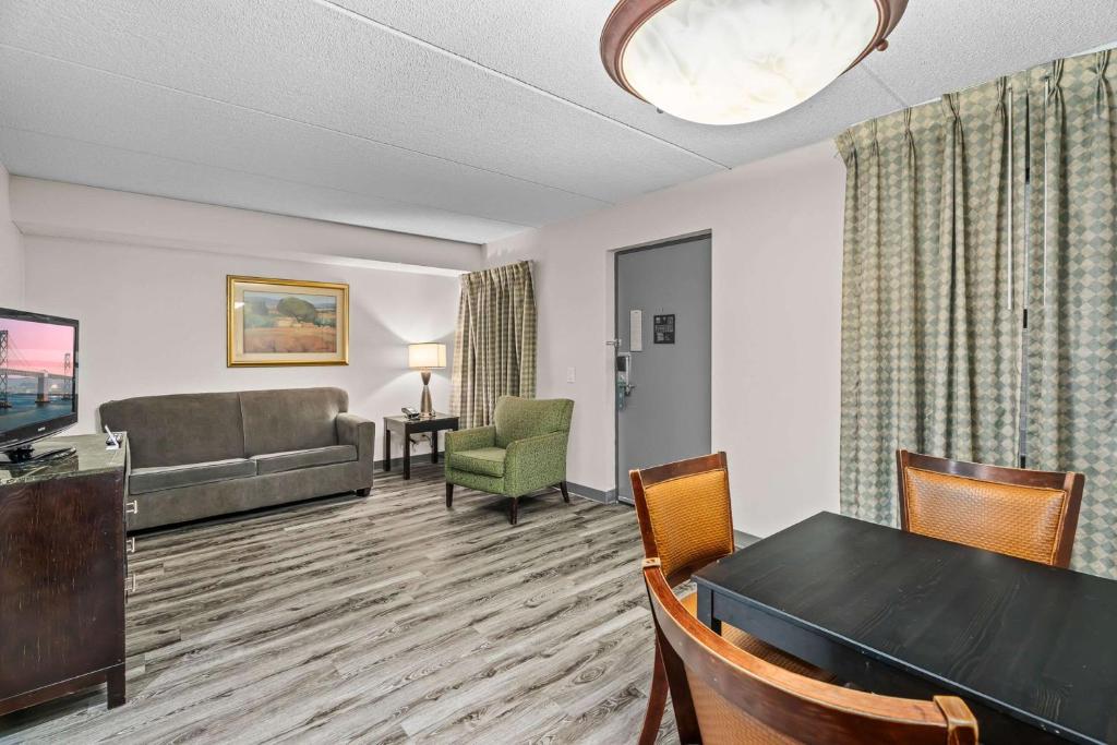 Quality Inn & Suites Mall of America - MSP Airport, Bloomington ...