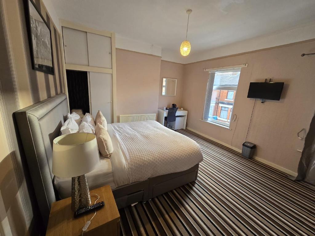 Poshval, Manchester (updated prices 2025)