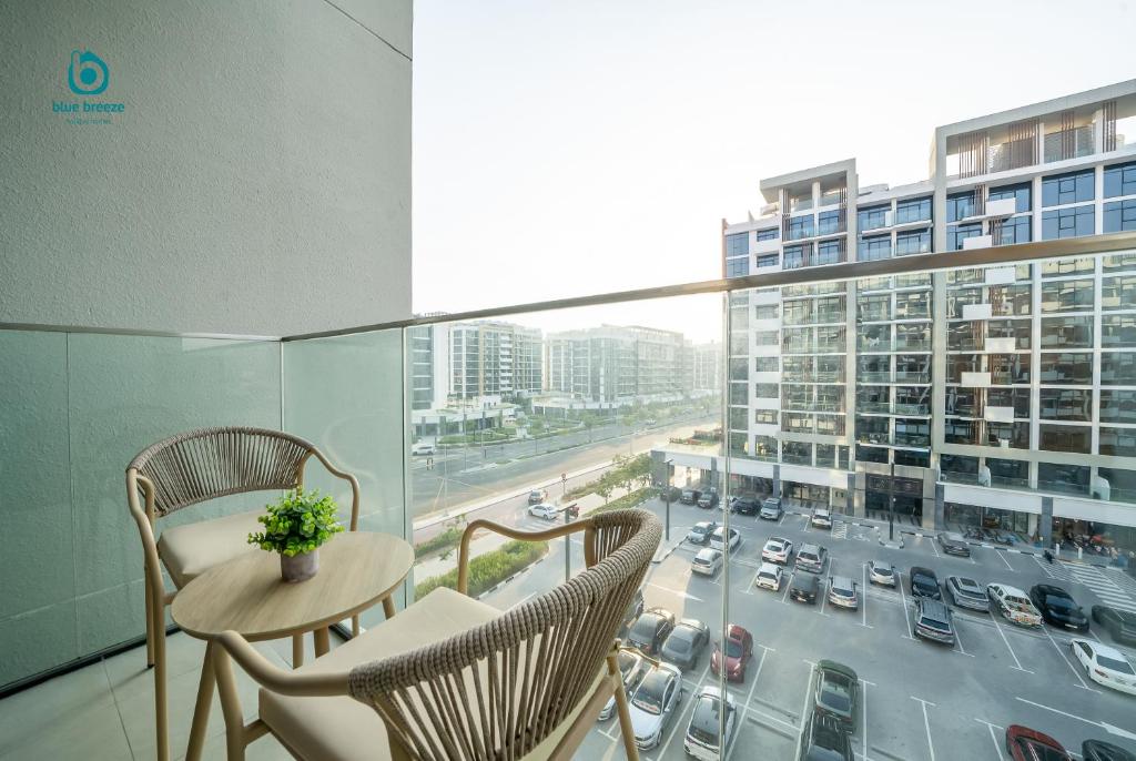 Blue Breeze - Sophisticated Design Studio in Azizi Riviera 19, Dubaj ...