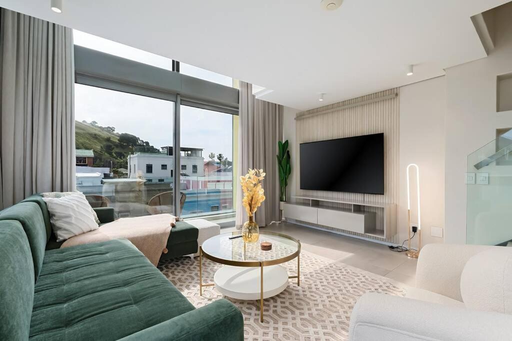 City Oasis at 117 On Strand, Cape Town (updated prices 2025)