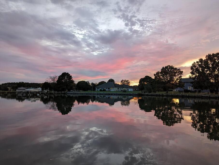 Relaxing Retreat on the Hudson, Woolford (updated prices 2026)