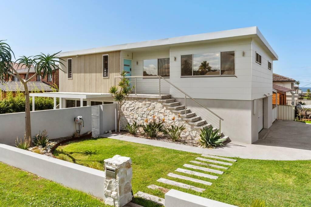 Pacific Breeze, Caves Beach (updated prices 2026)