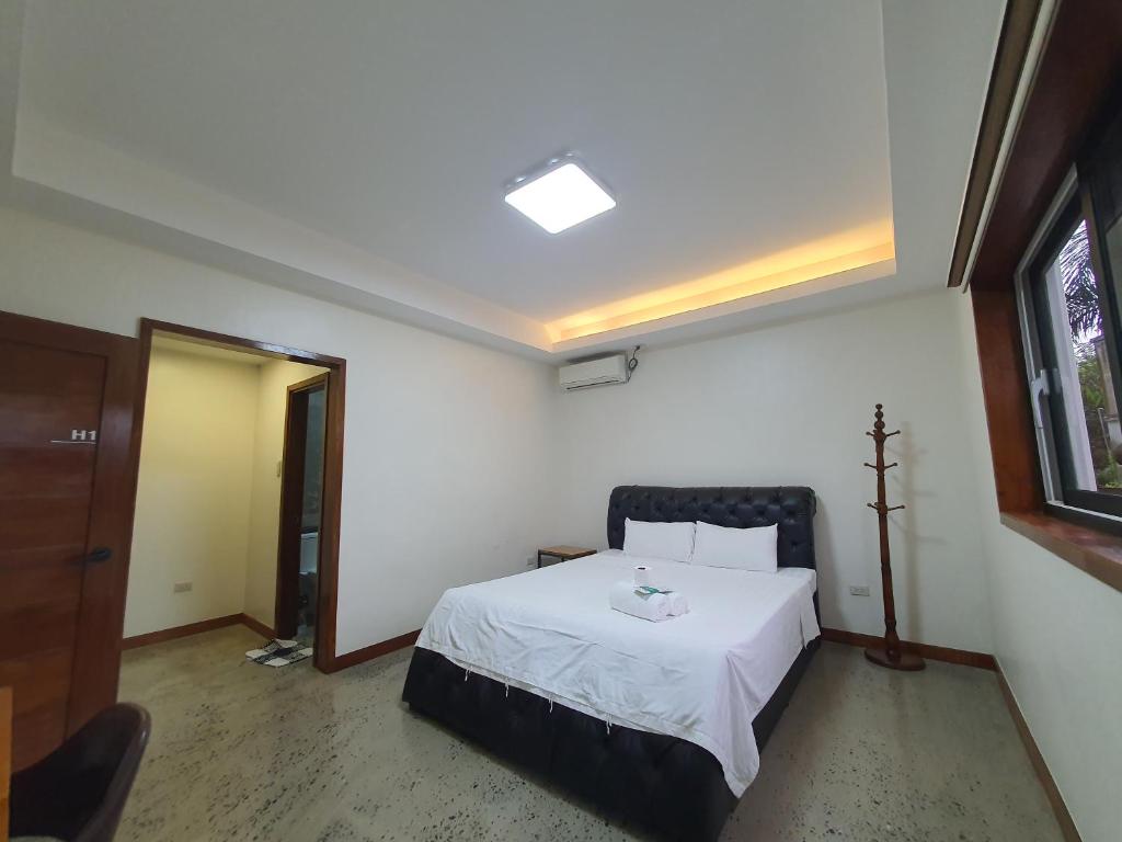 Koregon Pool Villas, Fort Stotsenburg (updated prices 2024)