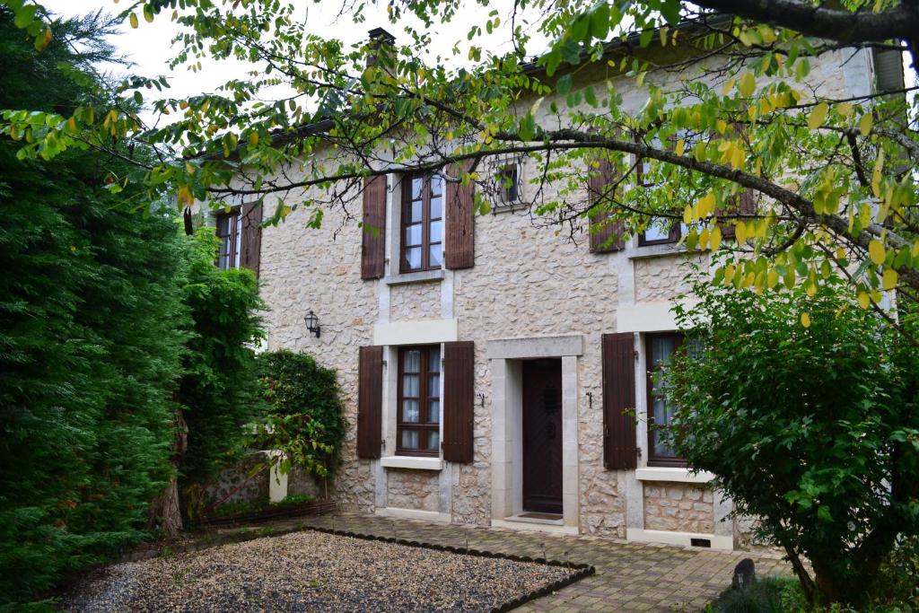 Les Bruyeres B&B, Montbron (updated prices 2026)