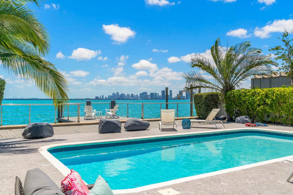 Best Bayfront View Villa with Heated Pool, North Bay Village ...