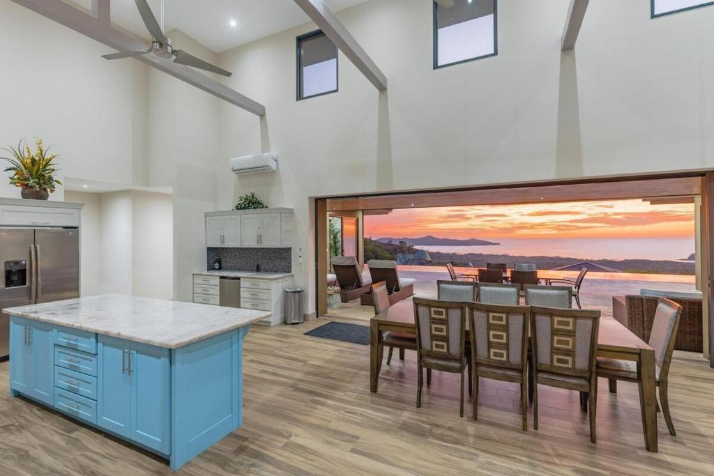 Oceanview Home Pool Jacuzzi BBQ - BAR, Playa Flamingo (updated prices 2025)