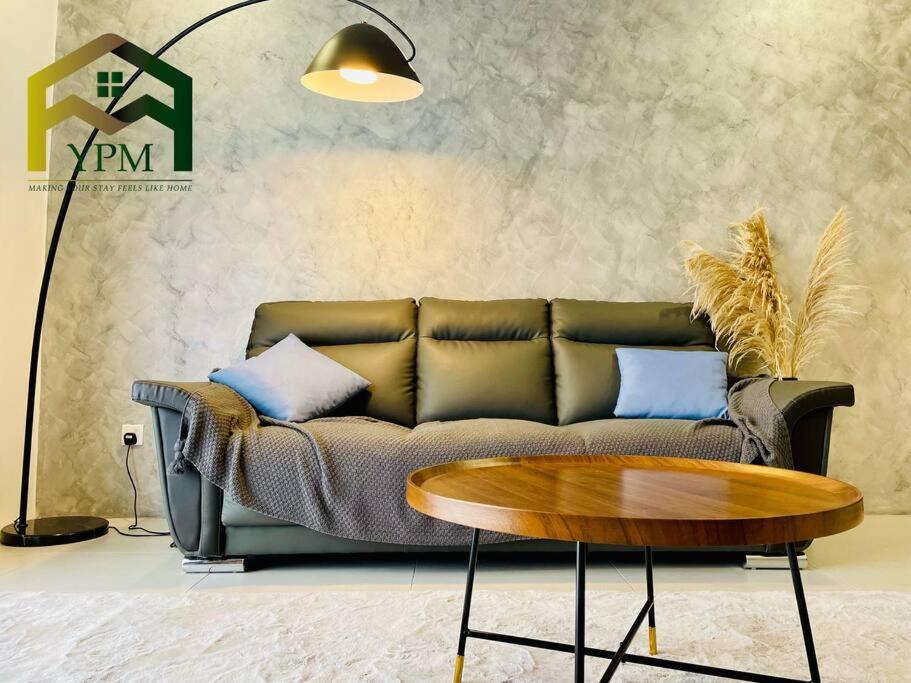 Armadale 3R3B w Netflix, Gala City, 10pax YPM52, Kuching (preços ...